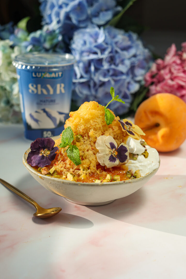 Skyr & Shaved Frozen Peaches - Luxlait